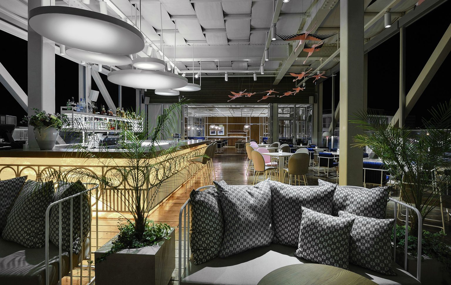 Pier One – MINAS KOSMIDIS